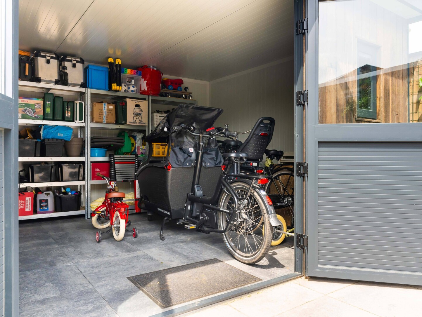 Tuinhuis met overkapping functioneel maken | Isoblox
